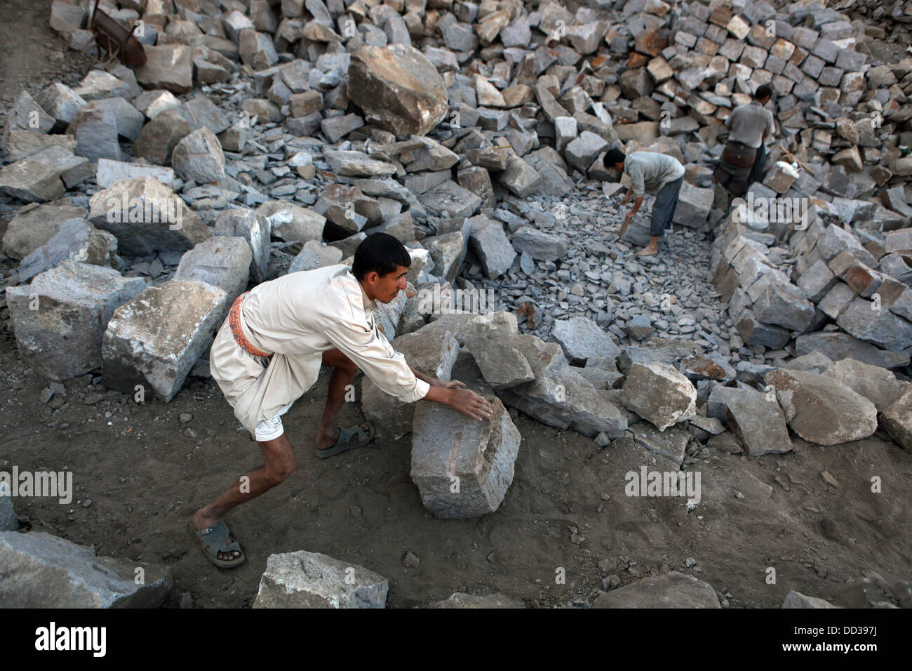 Yemen traditional men hi-res stock photography and images - Alamy