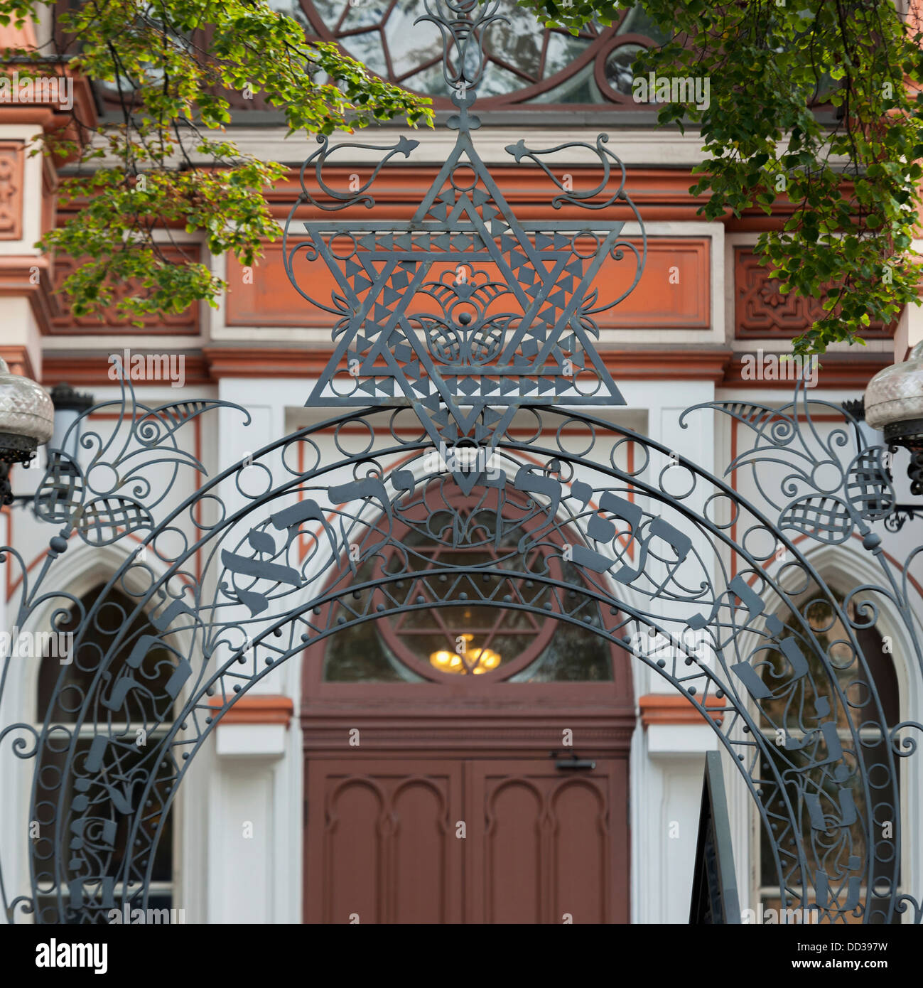Front doors arch hi-res stock photography and images - Alamy
