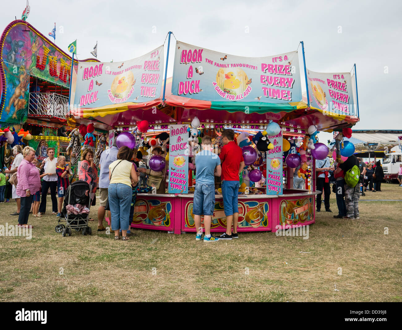 Hook duck fairground stall hi-res stock photography and images - Alamy