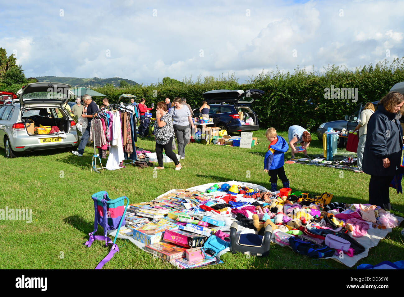 Cars in fields hi-res stock photography and images - Alamy