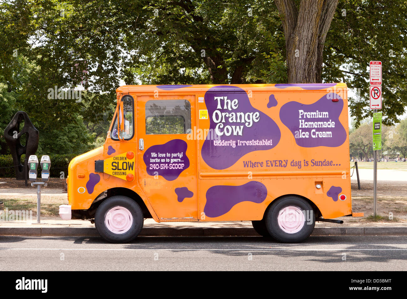 Ice cream lorry hi-res stock photography and images - Alamy