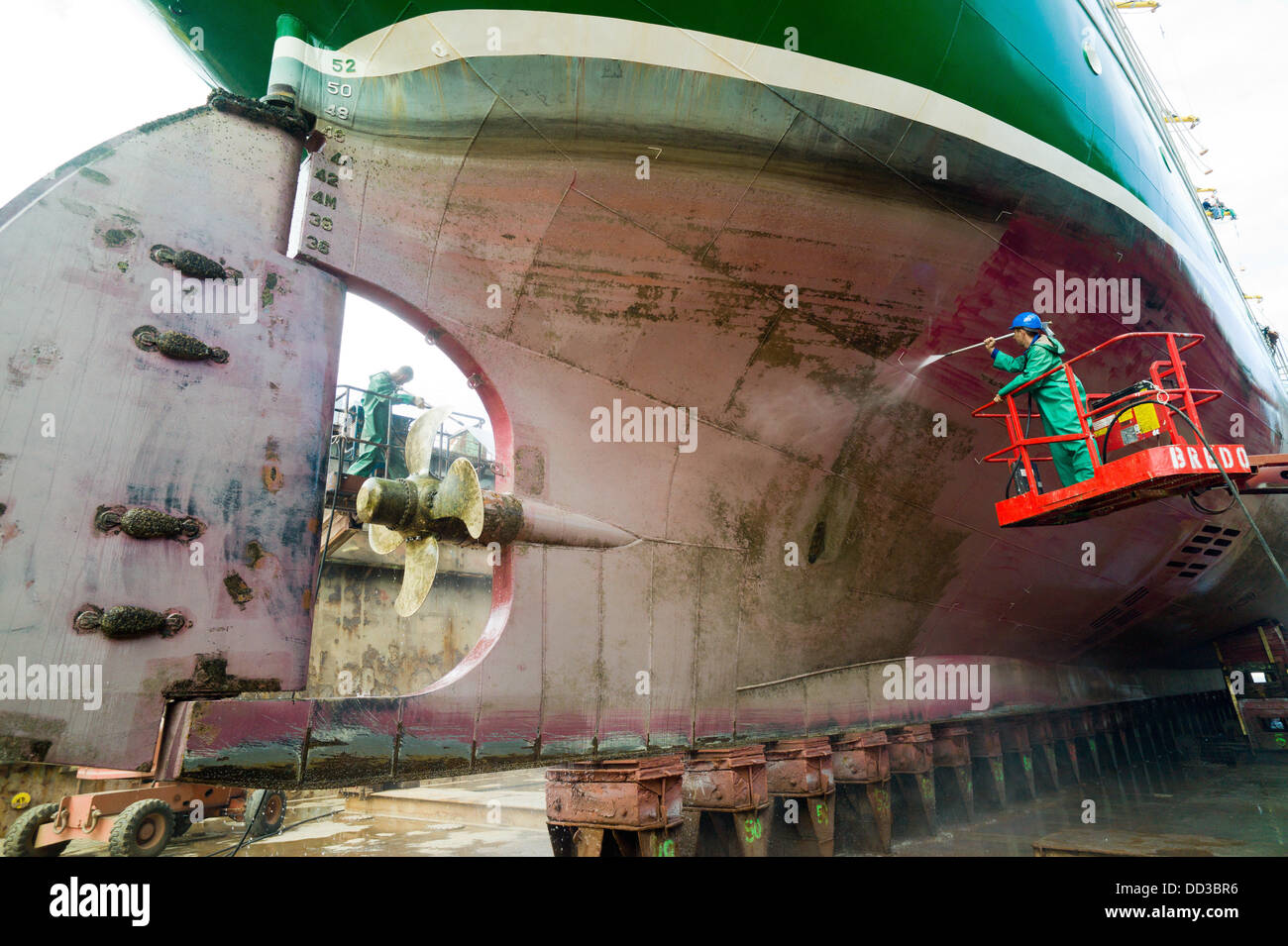 Workers work on the sailing ship 'Alexander von Humboldt II' in the ...