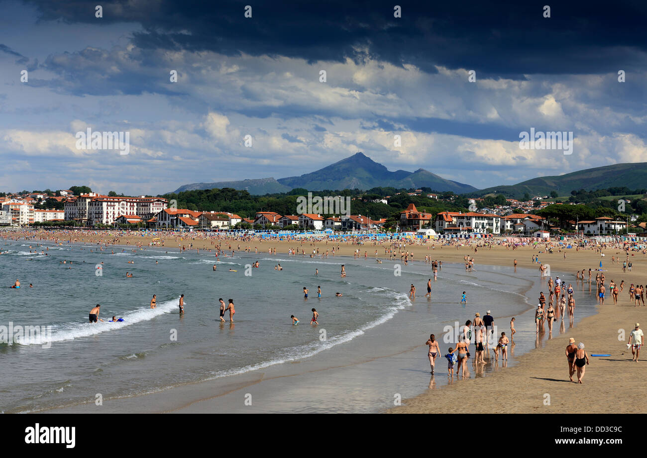 Summer crowd on Hendaye Beach in southern France on the border with ...