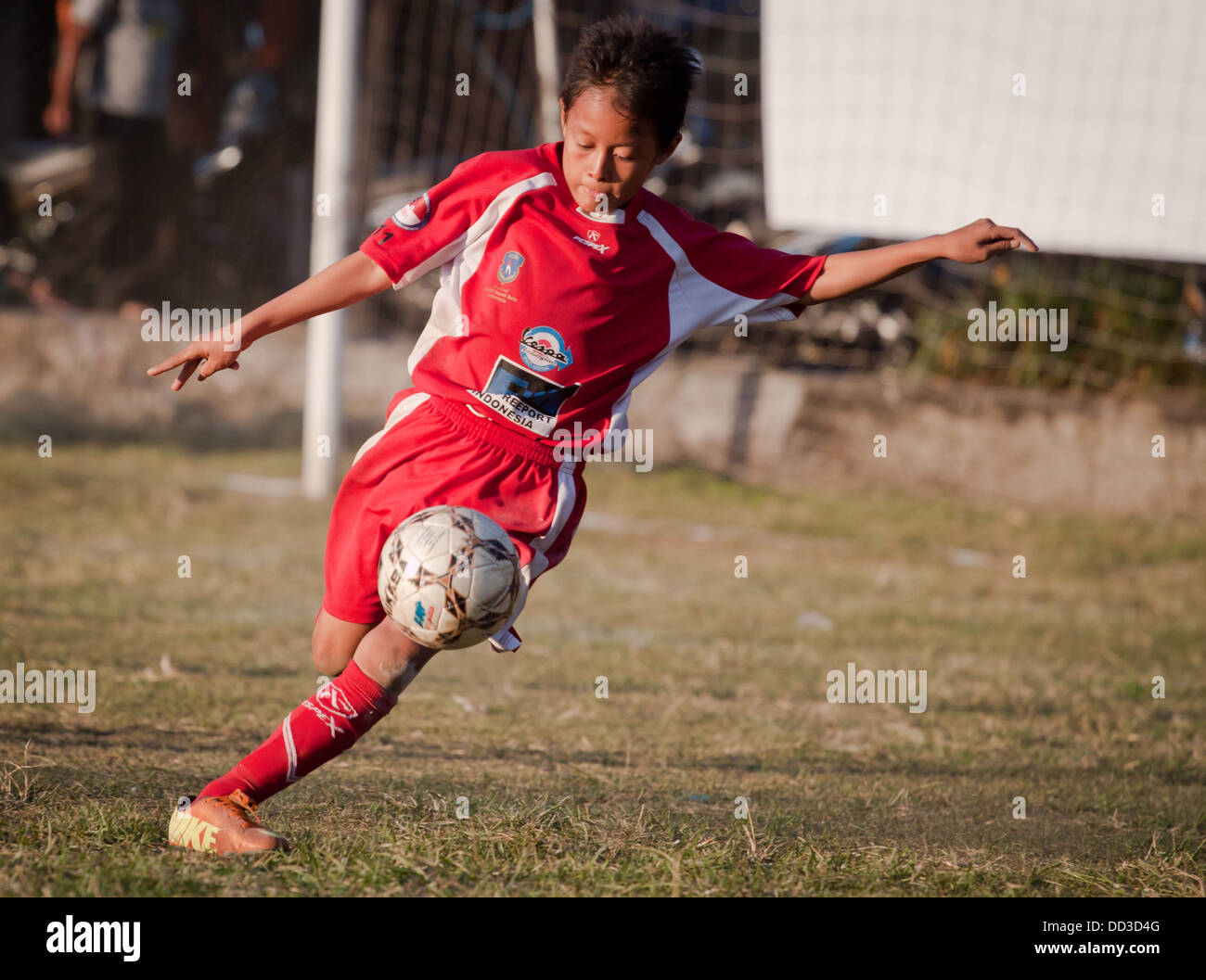 Football kicker hi-res stock photography and images - Alamy