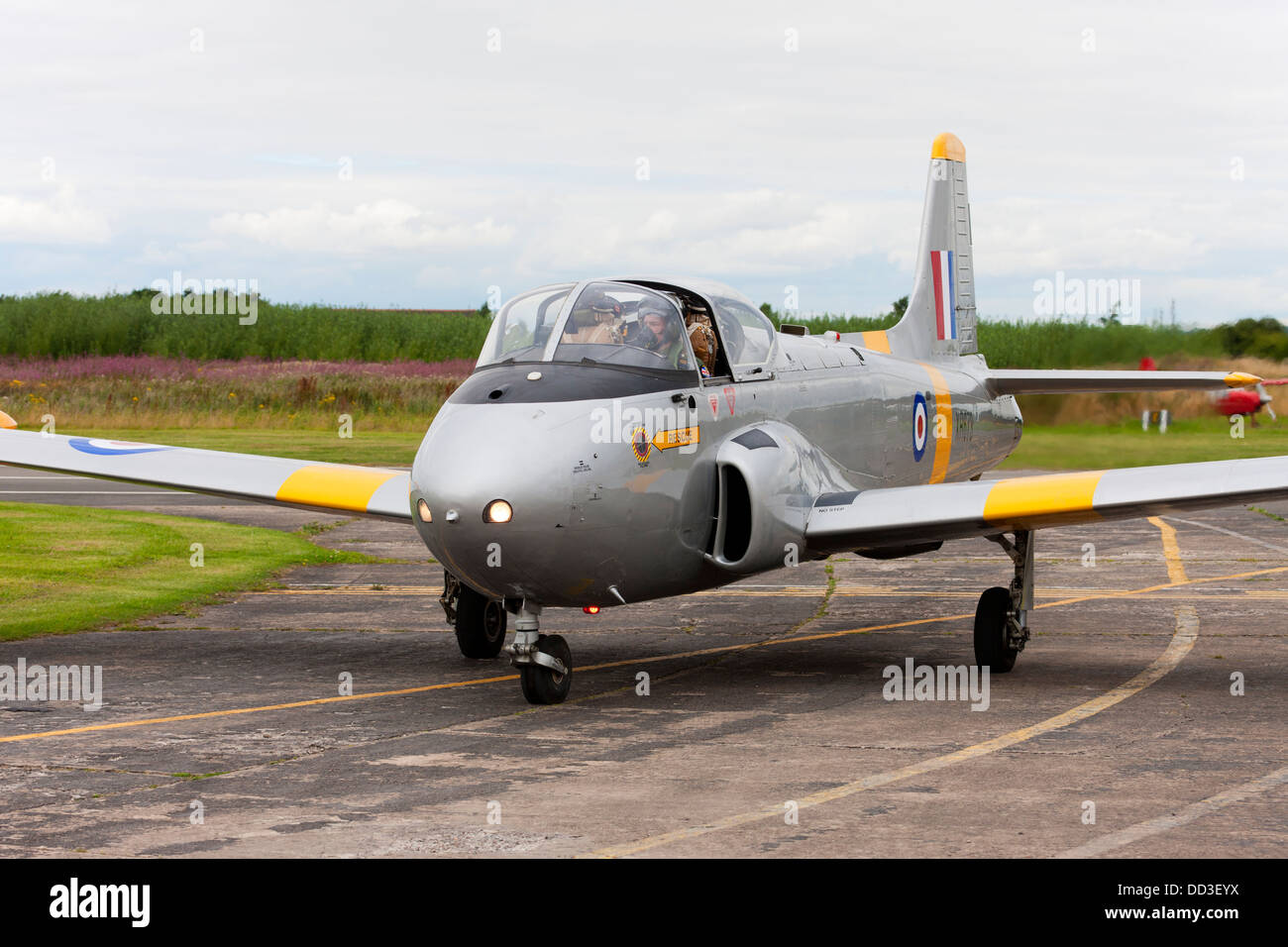Hunting Percival Jet Provost T4 XR673 G-BLXO taxiing in after landing ...