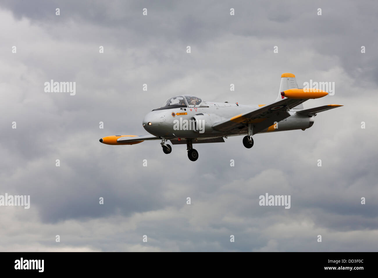 Hunting Percival Jet Provost T4 XR673 G-BXLO on approach to land at ...