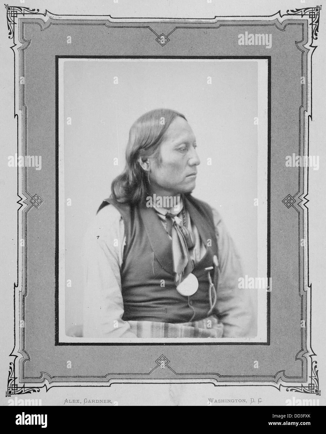 American indian tribe family hi-res stock photography and images - Alamy