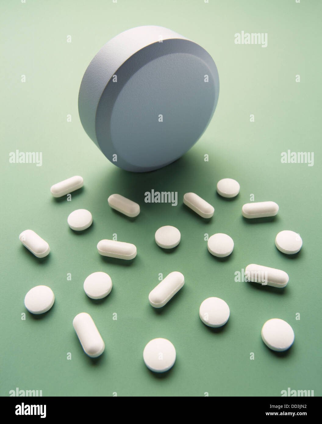 Green White Pills High Resolution Stock Photography and Images - Alamy