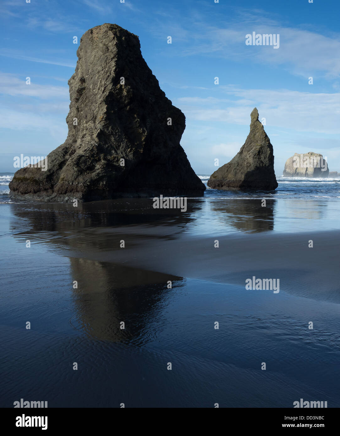 A series of sea stacks near Bandon, Oregon Stock Photo - Alamy