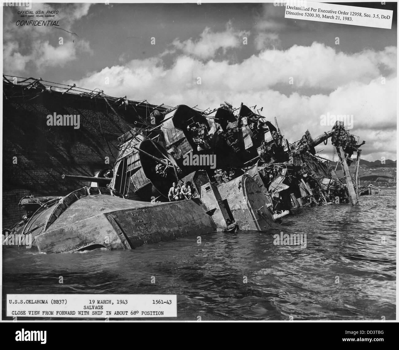 Warship salvage Black and White Stock Photos & Images - Alamy