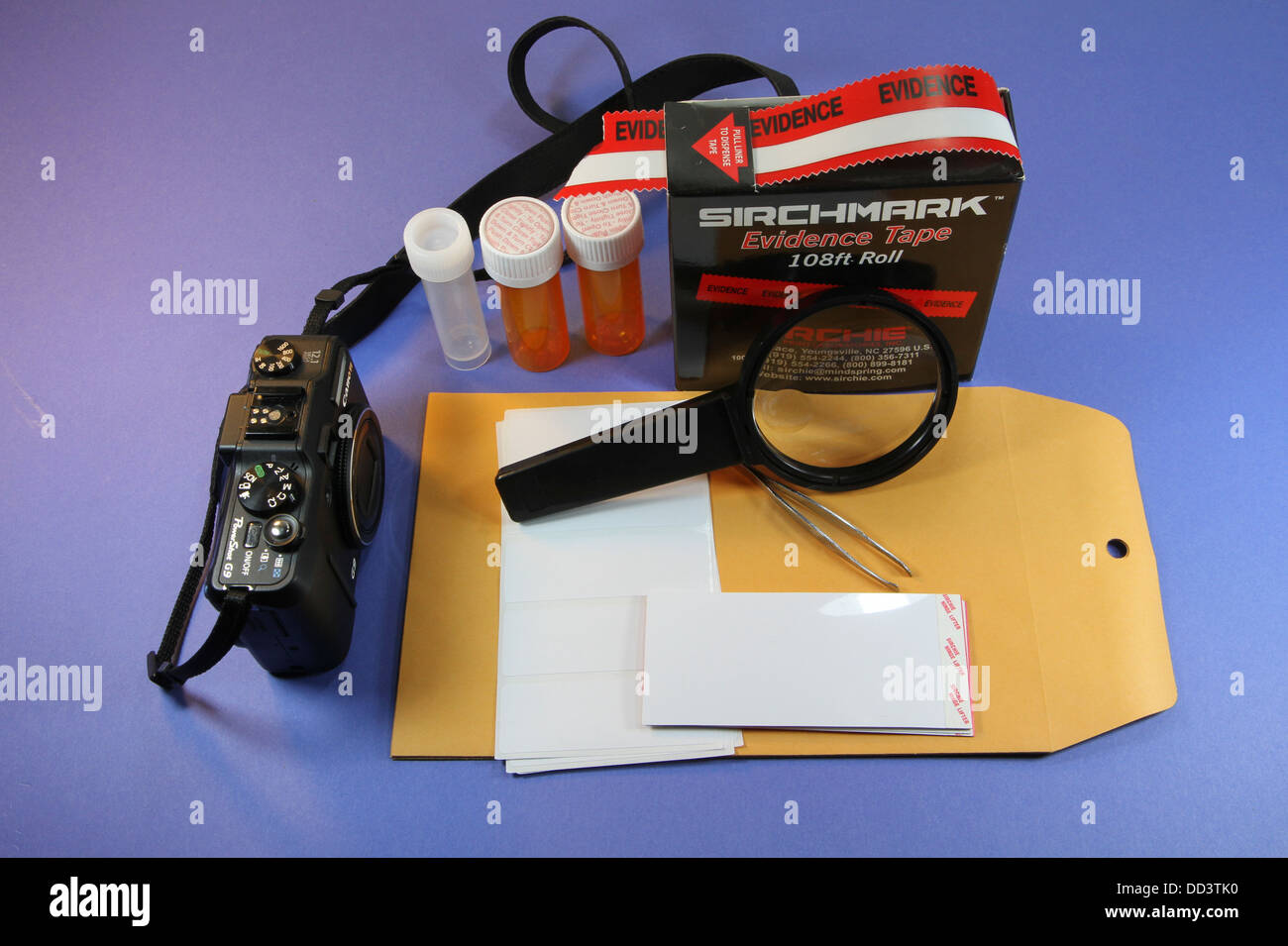 Crime scene evidence collection kit Stock Photo - Alamy