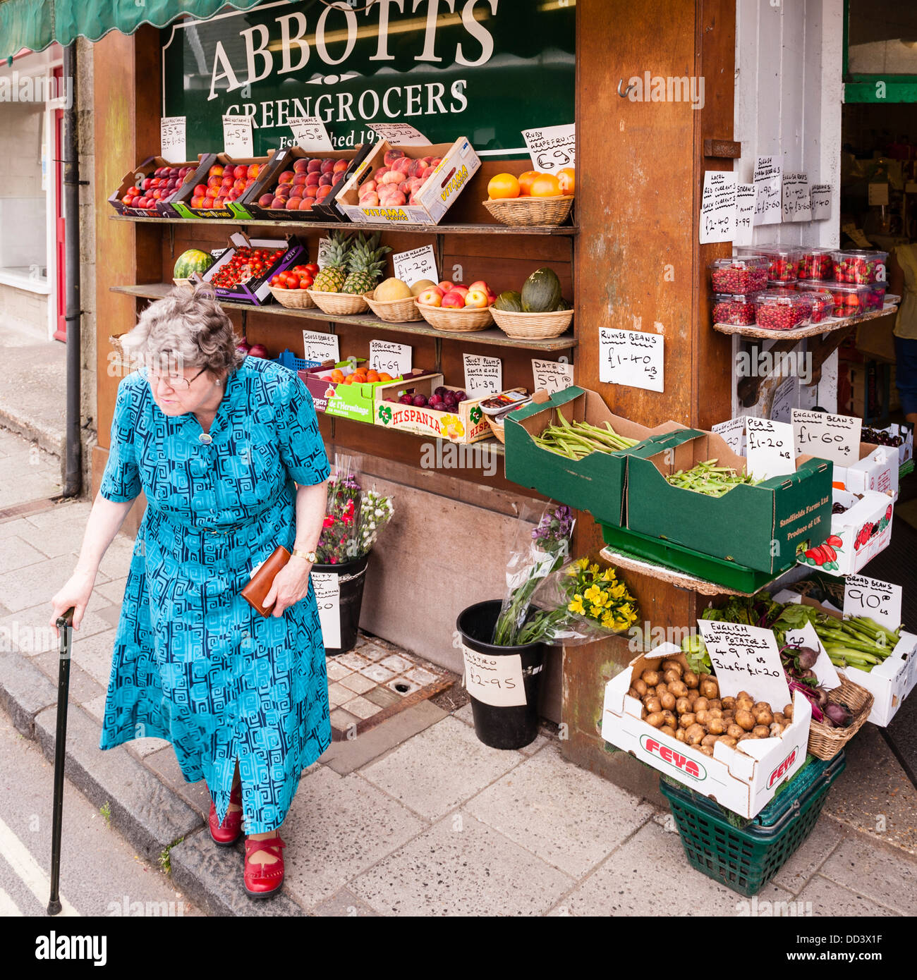 Greengrocers exterior hi-res stock photography and images - Alamy