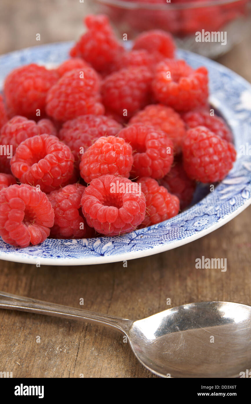 Fresh raspberries in a vintage blue and white bowl Stock Photo - Alamy