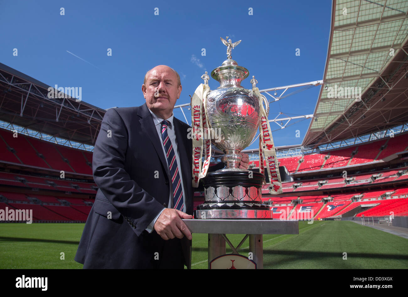 Rugby trophy hi-res stock photography and images - Alamy