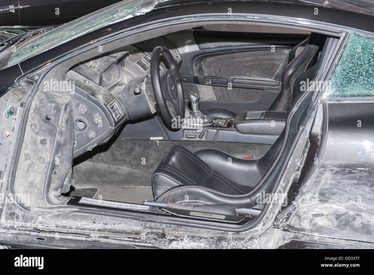 James bond 007 shot hi-res stock photography and images - Alamy