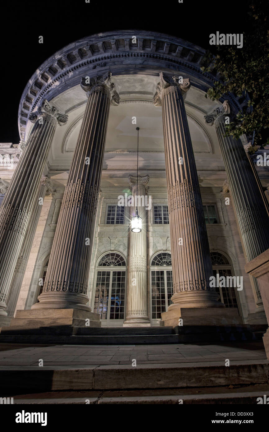 Pillars outside a grand building Stock Photo - Alamy