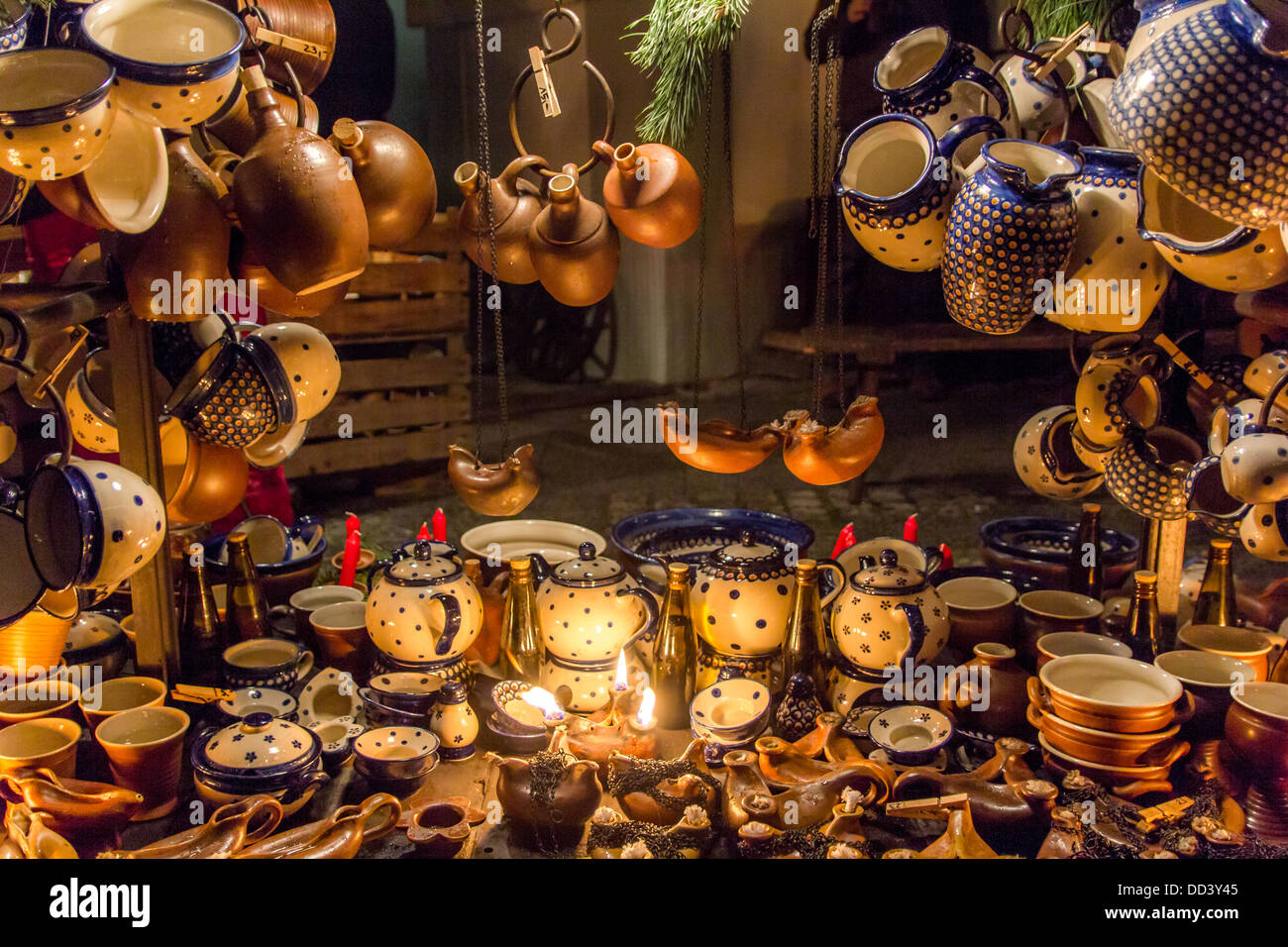 Medieval market stall hi-res stock photography and images - Alamy