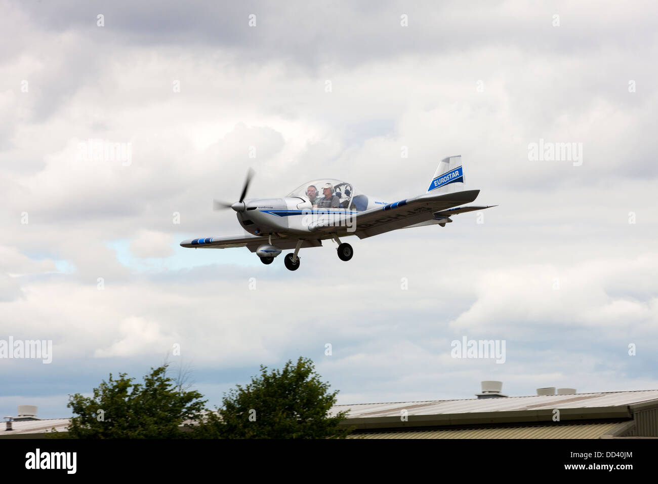 Aerotechnik EV-97 Eurostar G-CHJG on final approach to land at Sandtoft ...