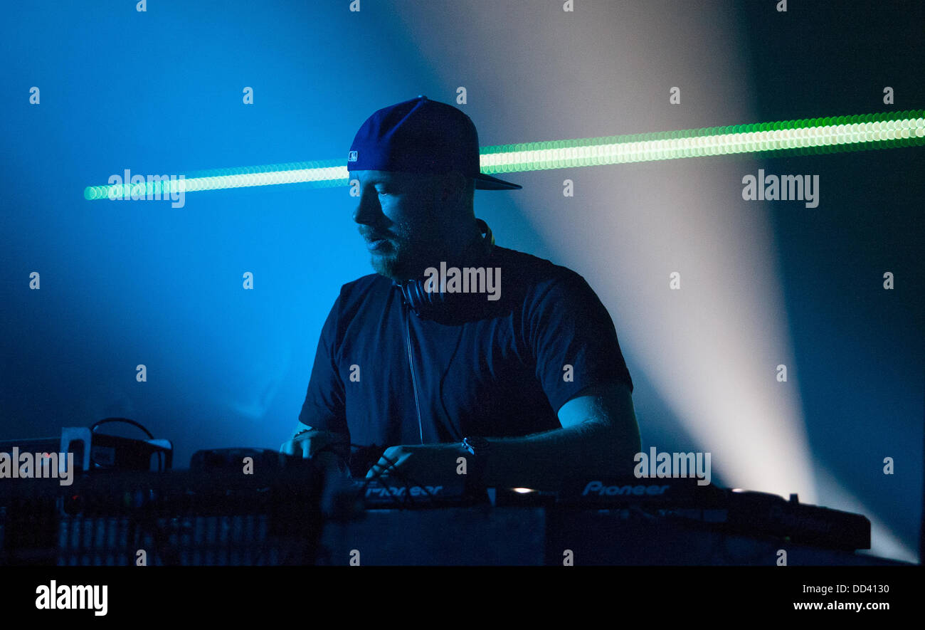 Picture by Rob Fisher/Stella Pictures Ltd +44 7450 945824 25/08/2013 ...