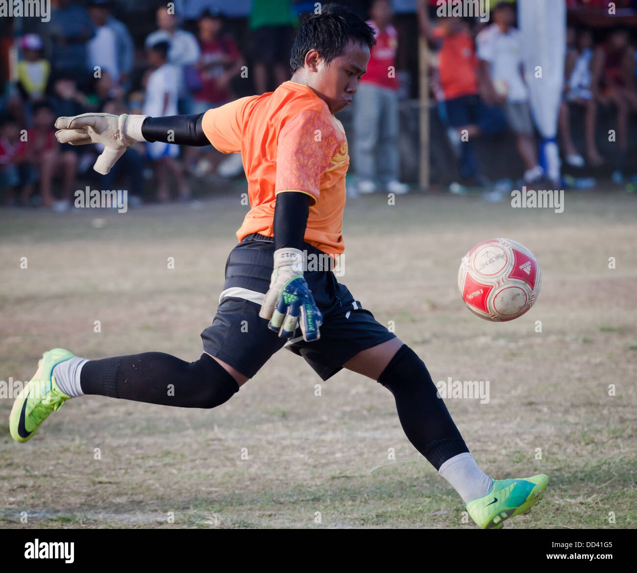 Sport football soccer freekick hi-res stock photography and images - Alamy