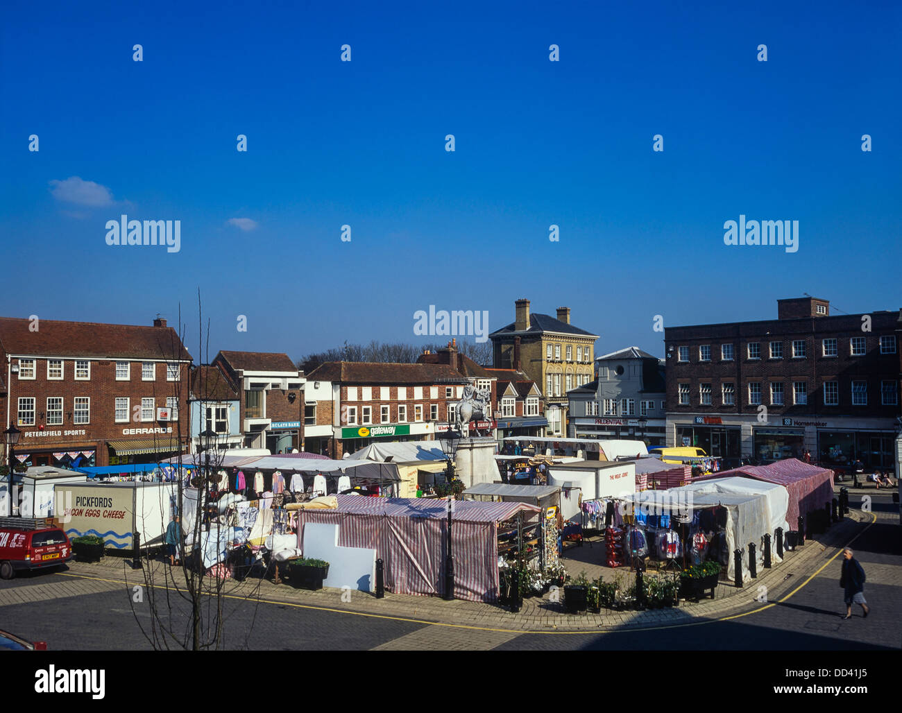 Market day at Petersfield, The Square, Hampshire, England, UK Stock ...