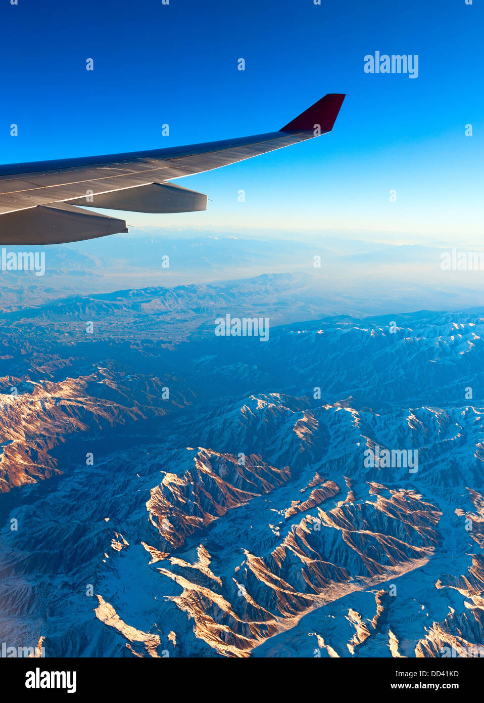 Airplane flying over mountains hi-res stock photography and images - Alamy