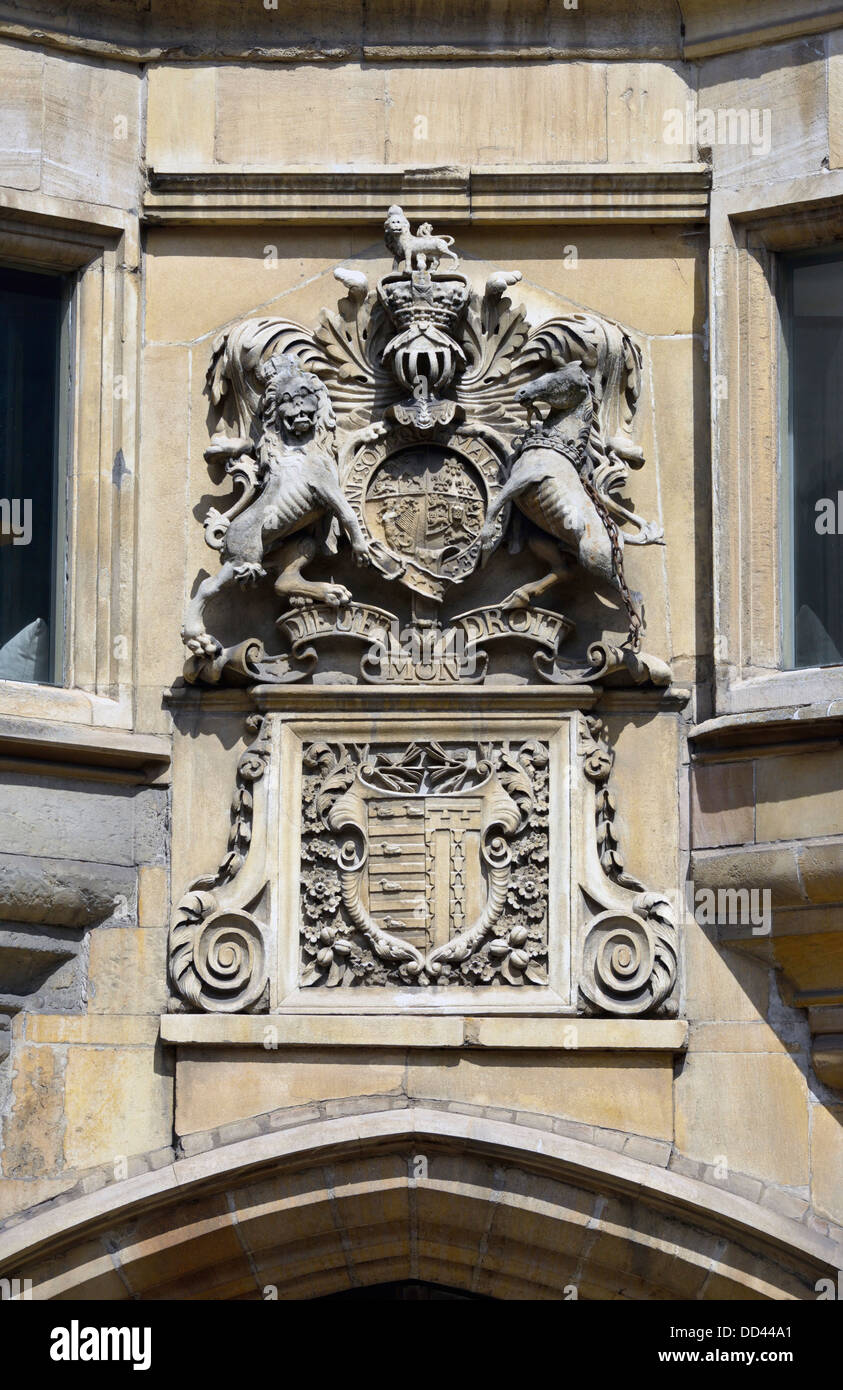 Cambridge university coat of arms hi-res stock photography and images ...