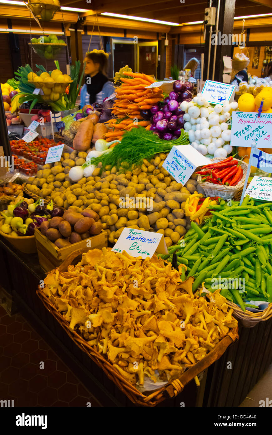 Helsinki finland vegetable stall hi-res stock photography and images ...