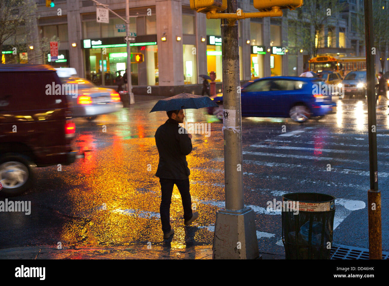 Manhattan at night in the wet hi-res stock photography and images - Alamy