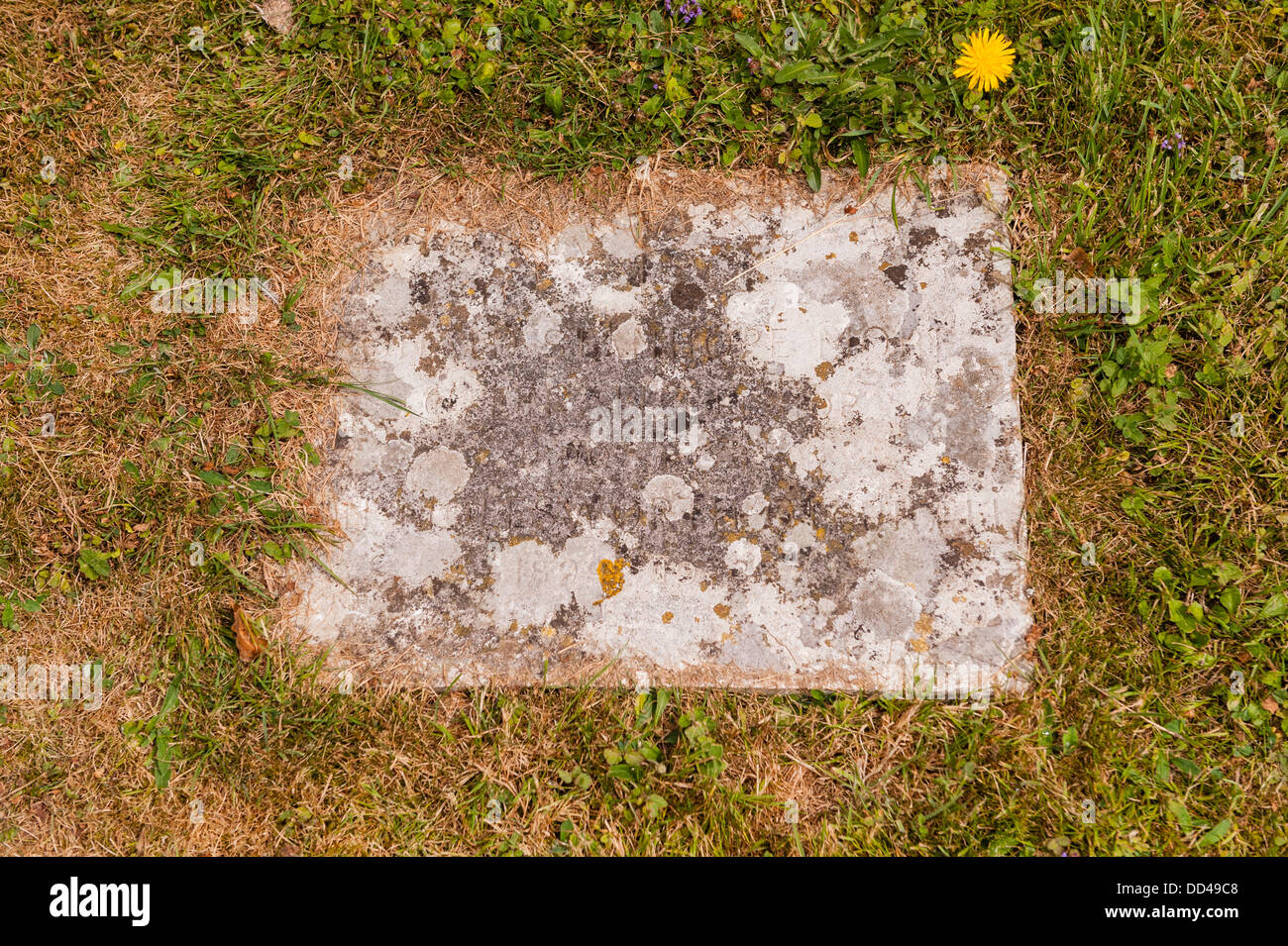 A corroded grave stone Stock Photo - Alamy