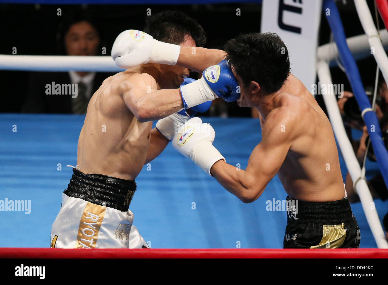 Tokyo, Japan. 25th Aug, 2013. (L to R) Ryota Murata (JPN), Akio Shibata ...