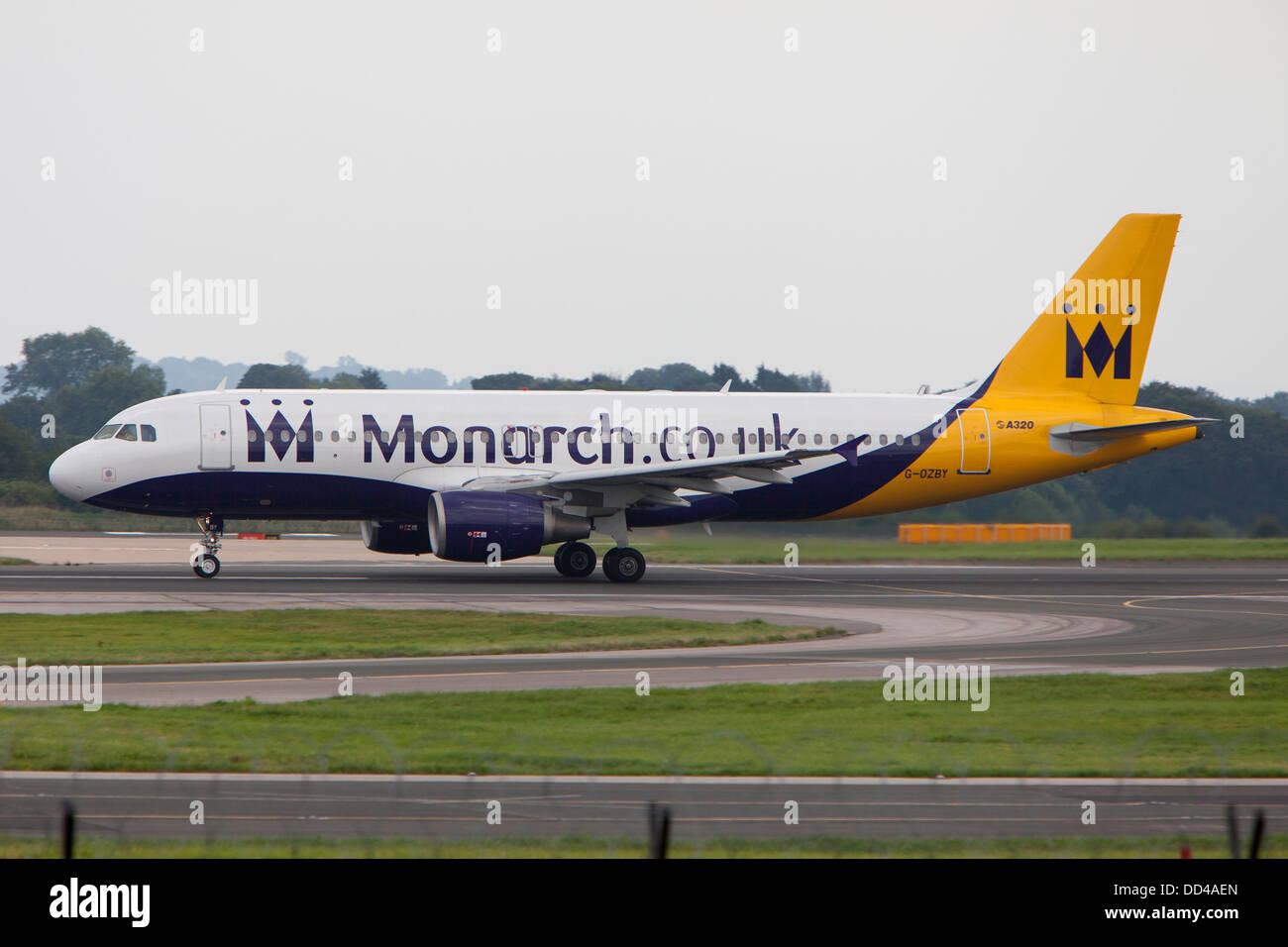 Monarch airbus a320 hi-res stock photography and images - Alamy