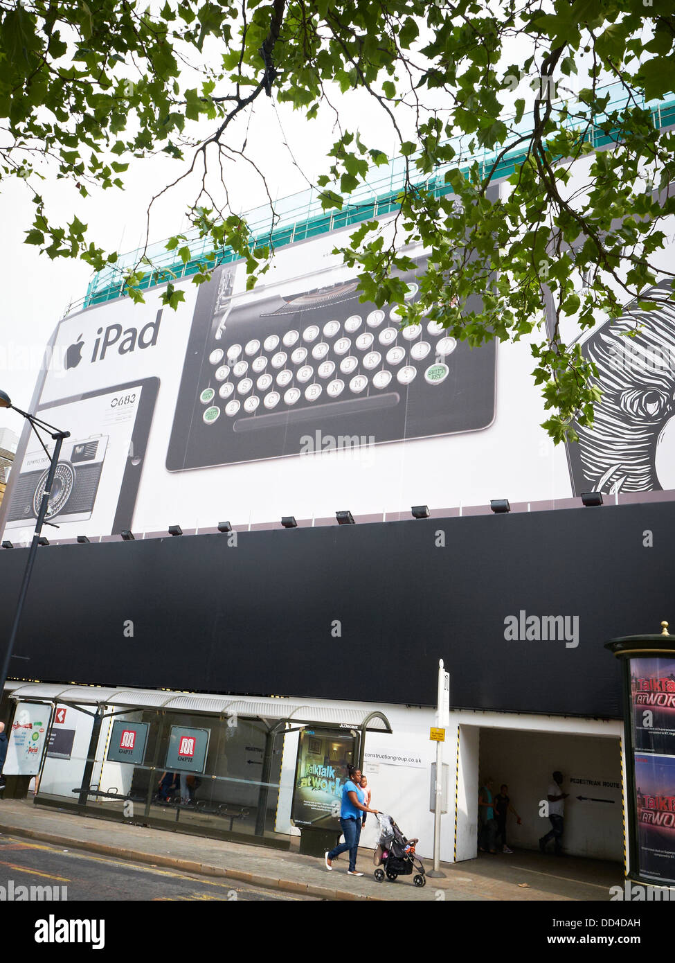 Ipad ad hi-res stock photography and images - Alamy