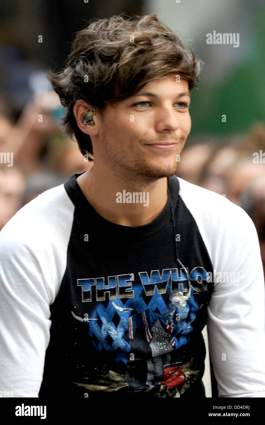 Louis Tomlinson of One Direction performing on NBC's 'Today' at ...