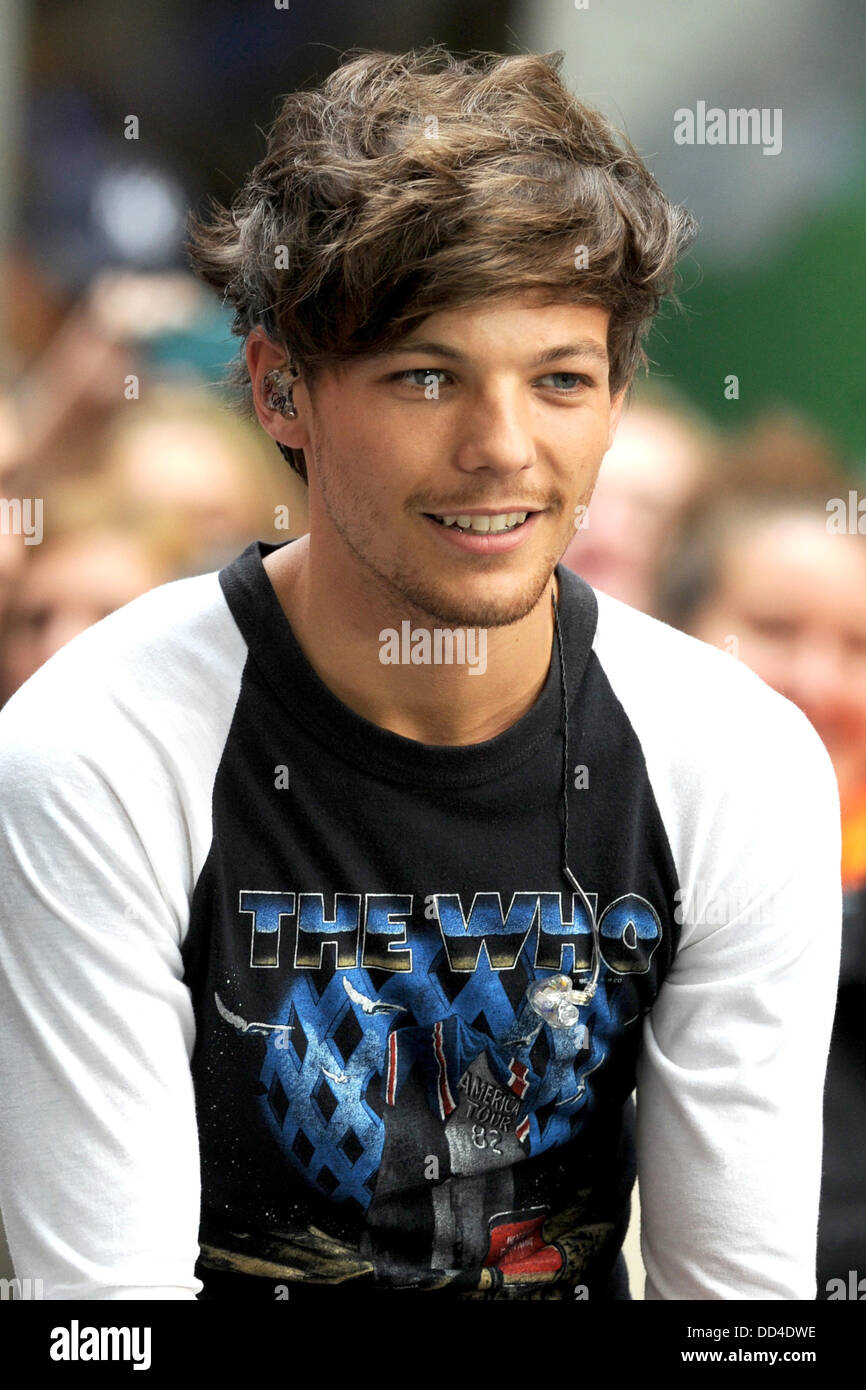 Louis Tomlinson of One Direction performing on NBC's 'Today' at ...