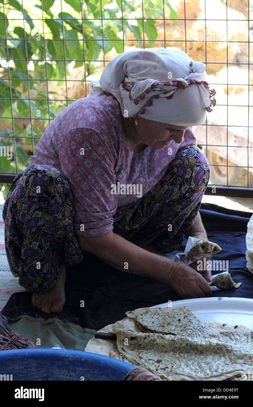 The traditional making of Turkish bread Stock Photo - Alamy