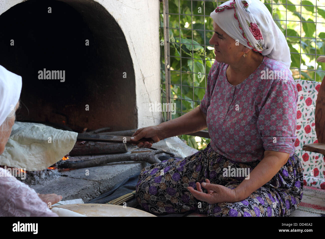 The traditional making of Turkish bread Stock Photo - Alamy