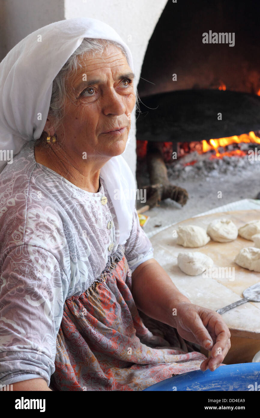 The traditional making of Turkish bread Stock Photo - Alamy