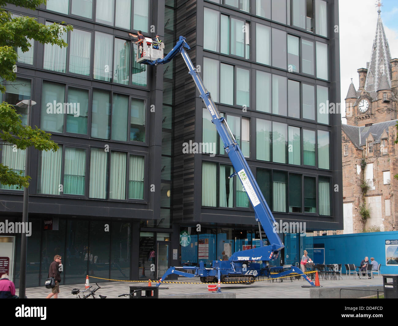 Cleaning windows cherry picker hi-res stock photography and images - Alamy