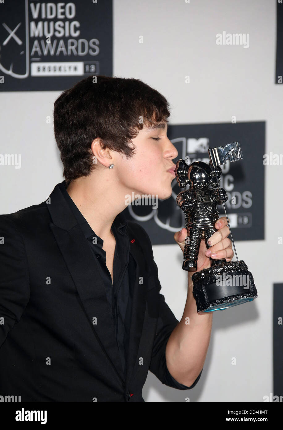 Brooklyn, New York, USA. 25th Aug, 2013. US singer Austin Mahone poses ...
