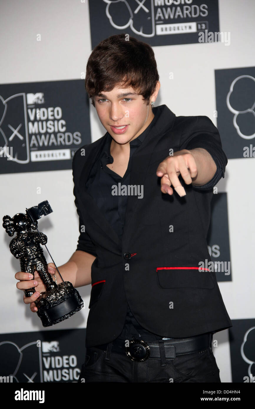 Brooklyn, New York, USA. 25th Aug, 2013. US singer Austin Mahone poses ...