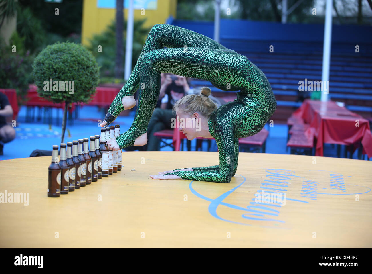 Contortionist zlata hi-res stock photography and images - Alamy