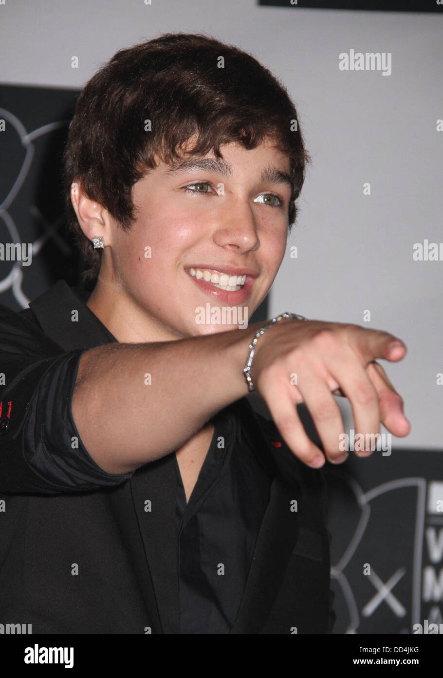 New York, New York, USA. 25th Aug, 2013. Singer AUSTIN MAHONE poses for ...