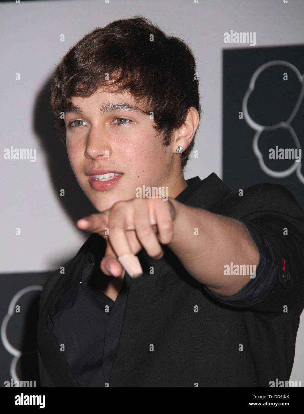 New York, New York, USA. 25th Aug, 2013. Singer AUSTIN MAHONE poses for ...