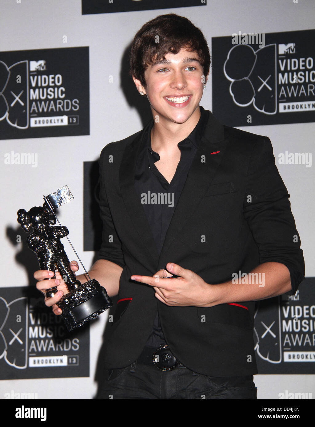 New York, New York, USA. 25th Aug, 2013. Singer AUSTIN MAHONE poses for ...