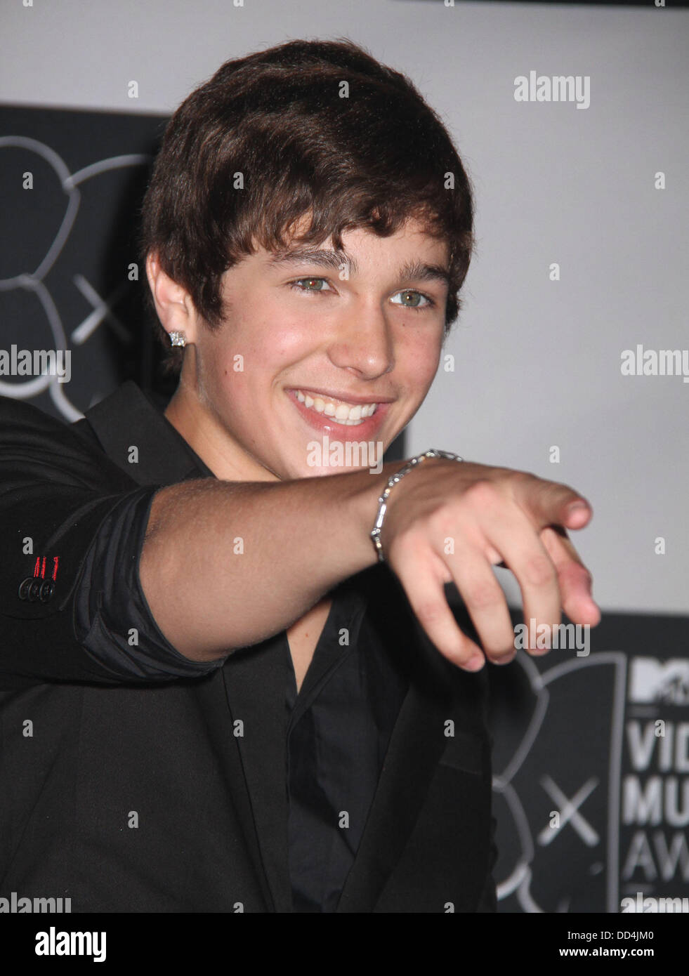 New York, New York, USA. 25th Aug, 2013. Singer AUSTIN MAHONE poses for ...