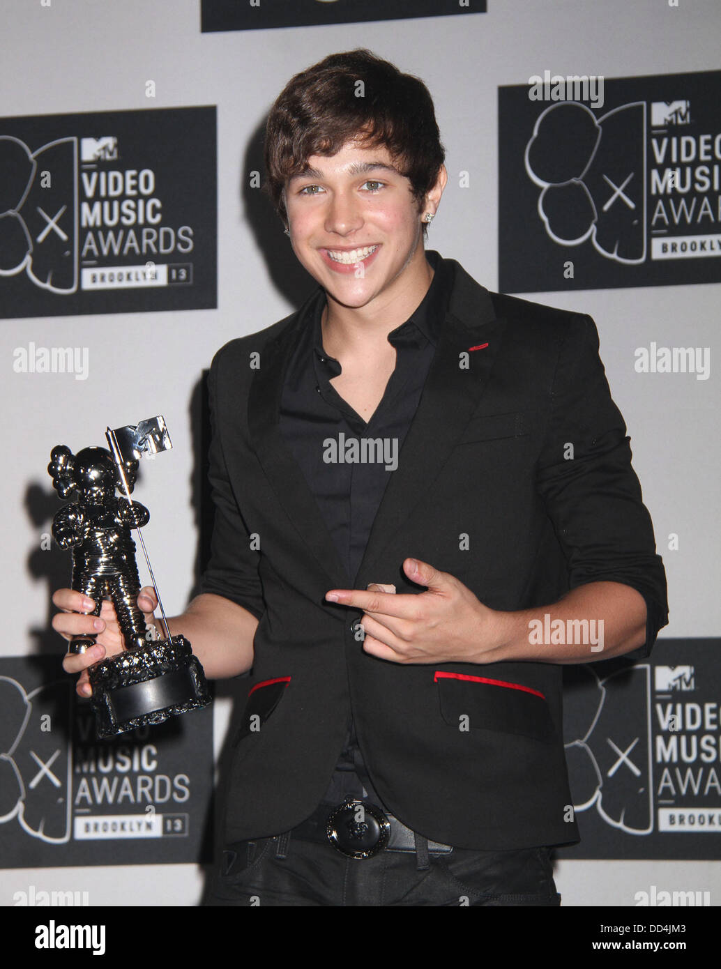 New York, New York, USA. 25th Aug, 2013. Singer AUSTIN MAHONE poses for ...