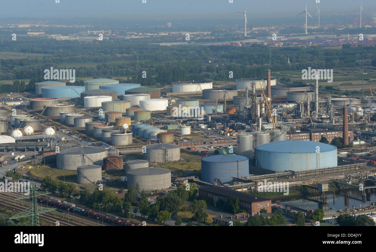 Shell refinery hamburg hi-res stock photography and images - Alamy
