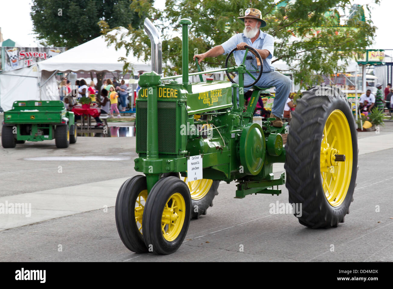 Classic green john deere tractor High Resolution Stock Photography and ...