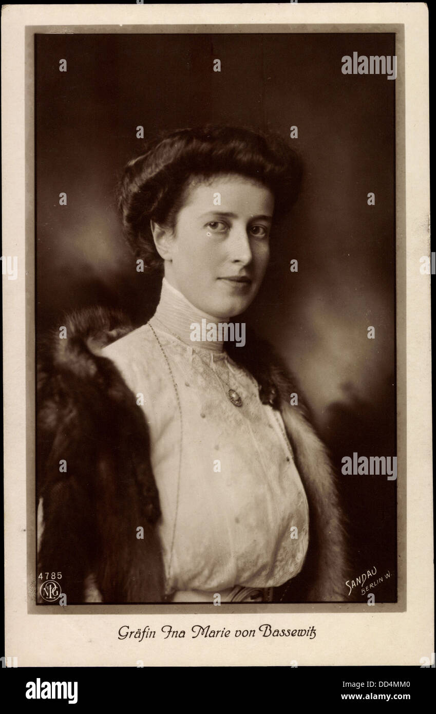 Ak Gräfin Ina Marie von Bassewitz, Portrait, NPG 4785 Stock Photo - Alamy
